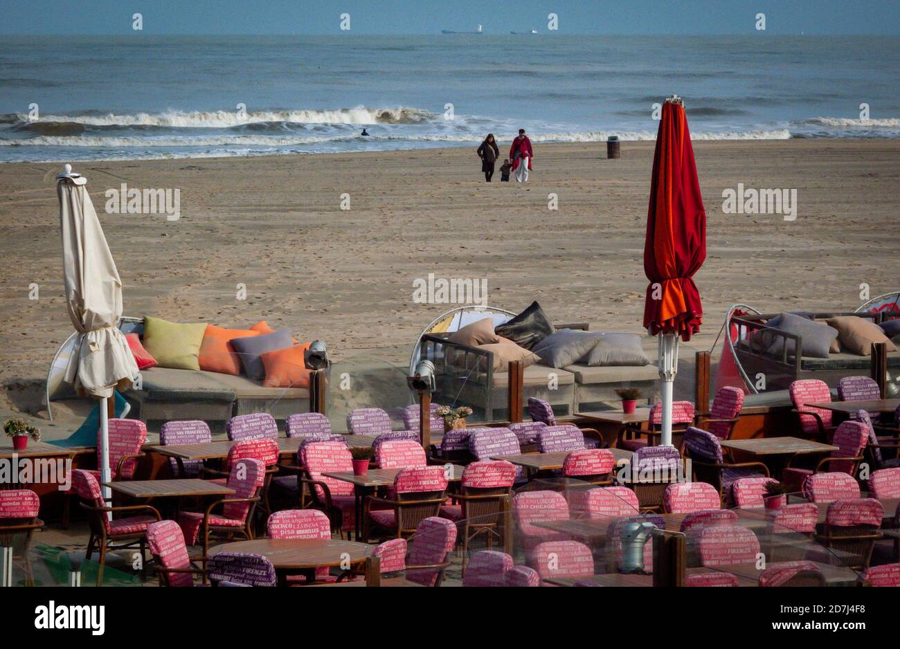 The people of the hague hi-res stock photography and images - Alamy