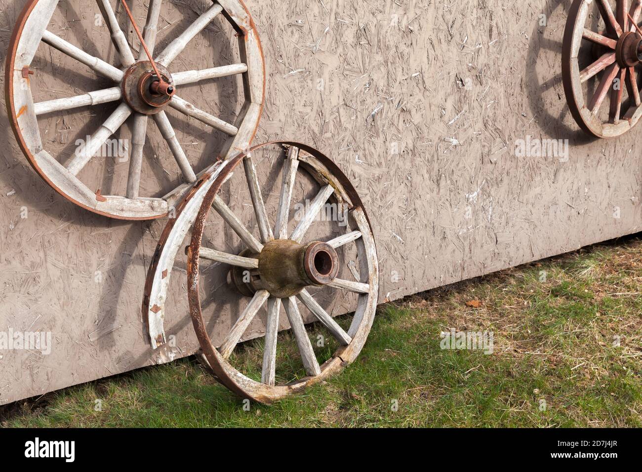 Old cart wheels hi-res stock photography and images - Alamy