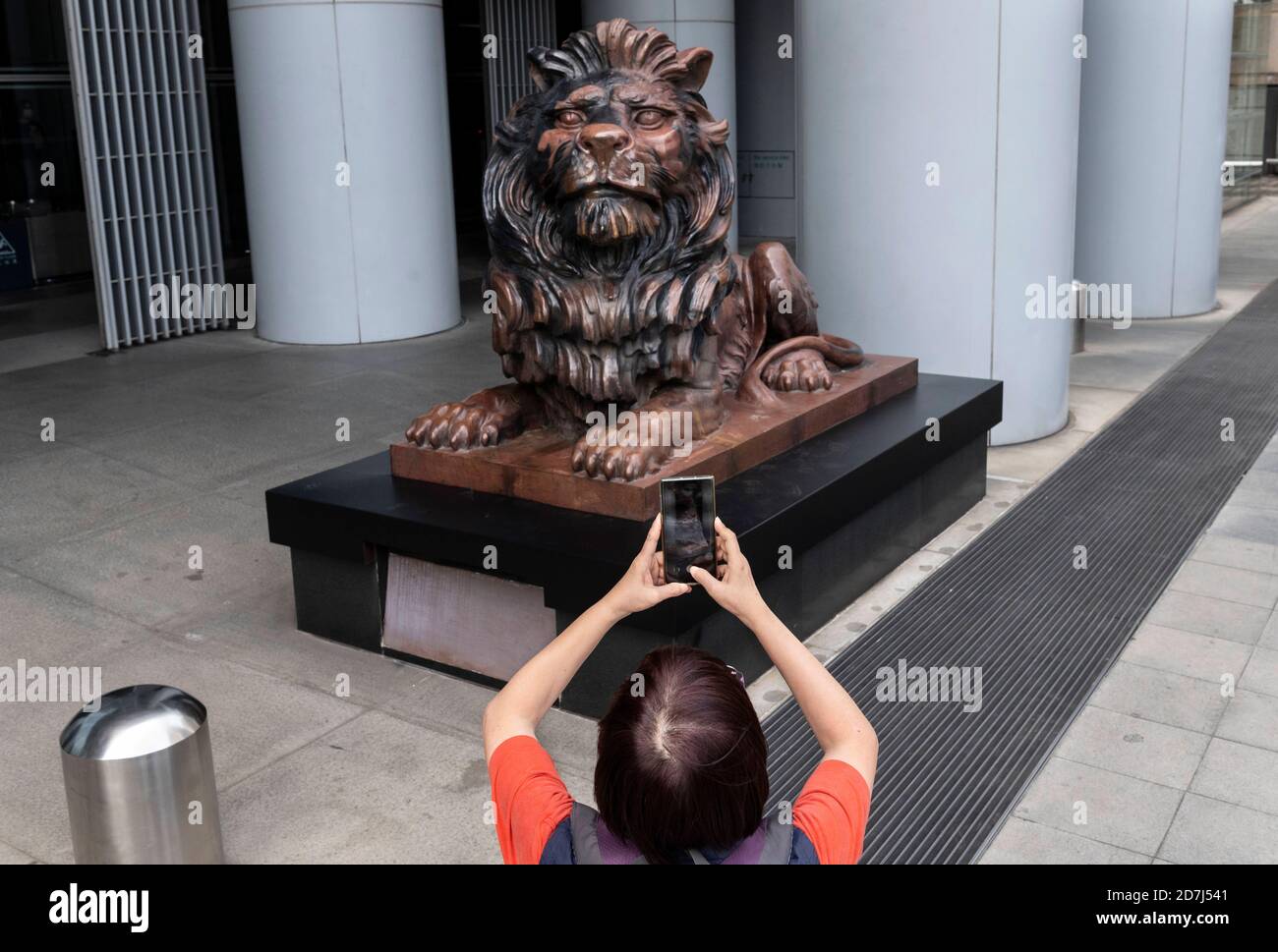 Lion statue bank of china hi-res stock photography and images - Alamy