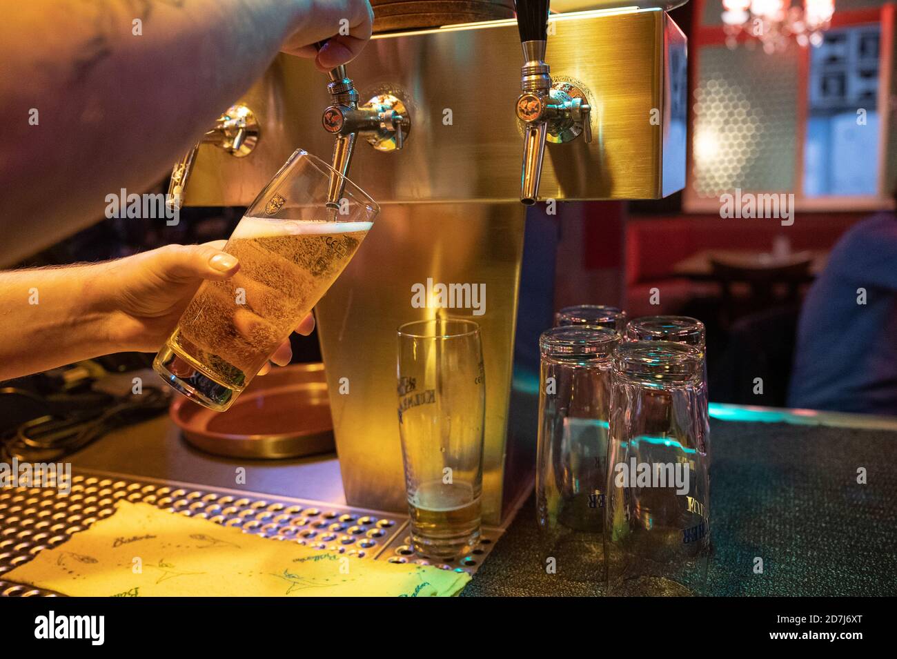 Brewery corner bar hi-res stock photography and images - Alamy