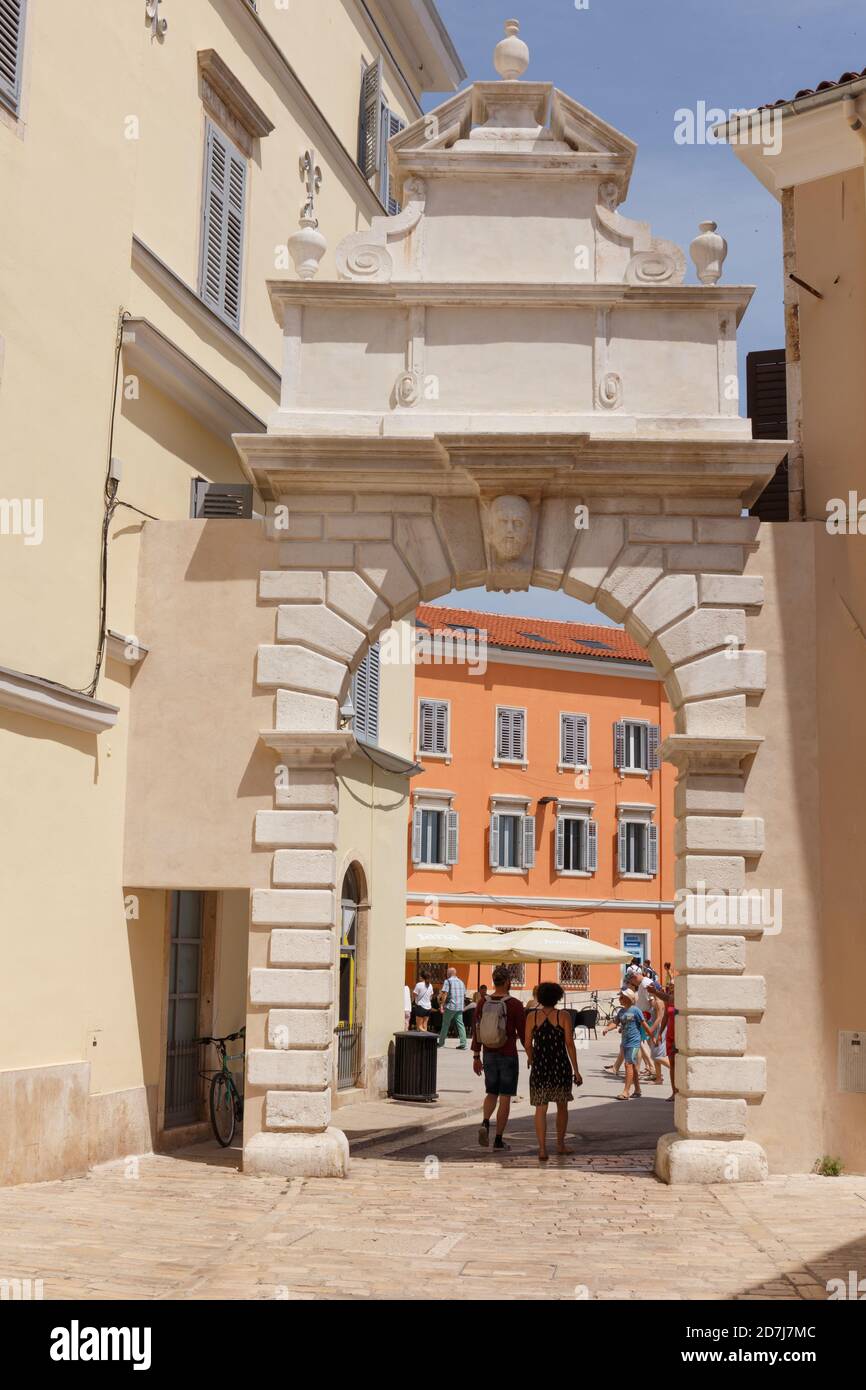 Balby arch hi-res stock photography and images - Alamy