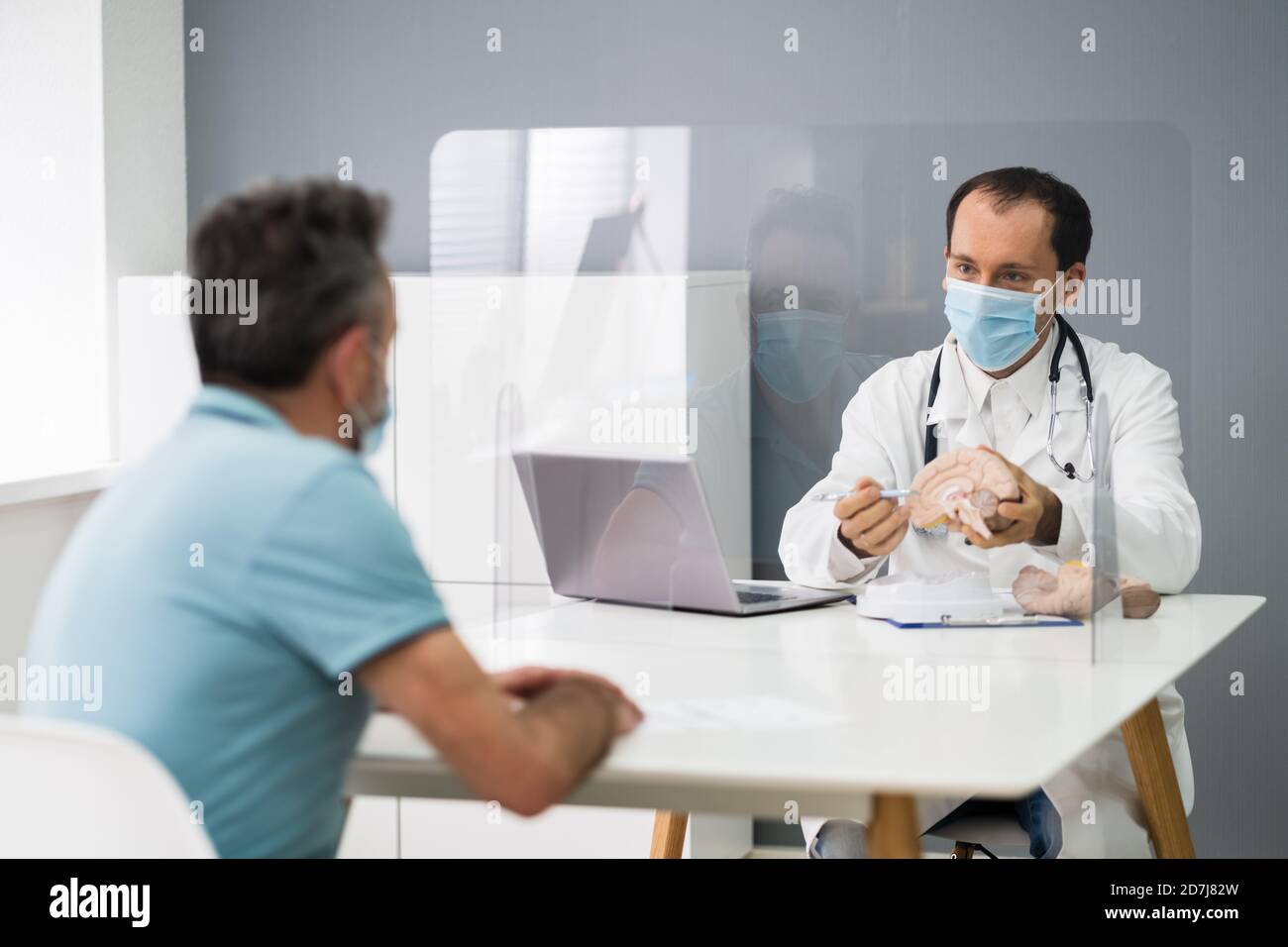 Senior male surgeon wearing hi-res stock photography and images - Alamy