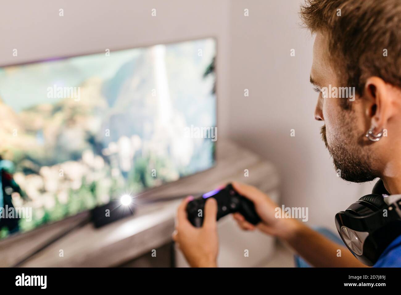 Video game controller tv hi-res stock photography and images - Alamy