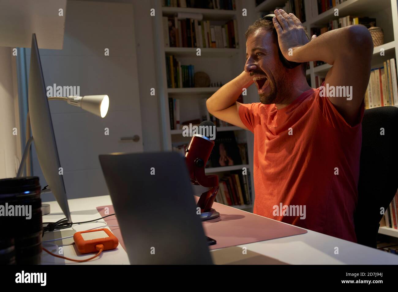 Screaming into microphone hi-res stock photography and images - Alamy