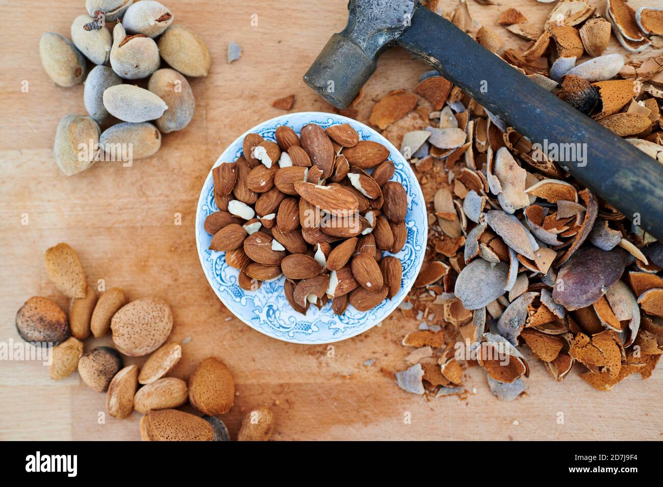 Almonds husks hi-res stock photography and images - Alamy