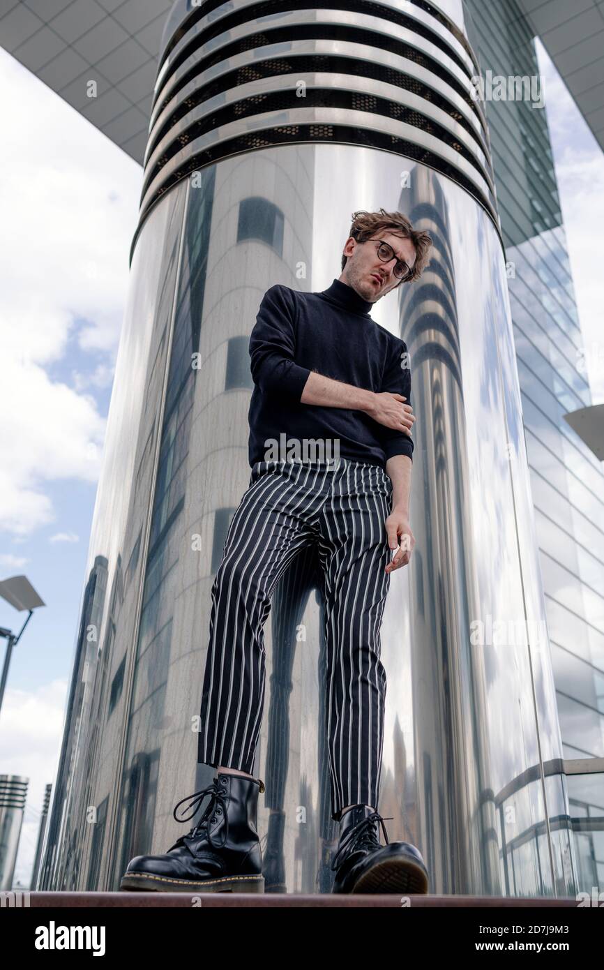 Modern column hi-res stock photography and images - Alamy