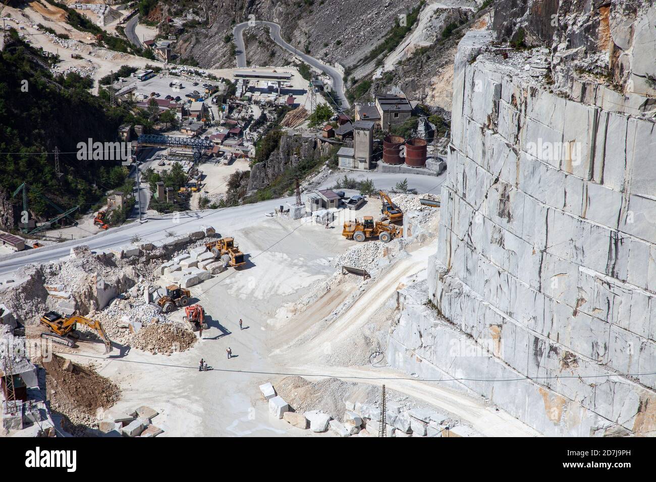 Carrara marble quarries hi-res stock photography and images - Alamy
