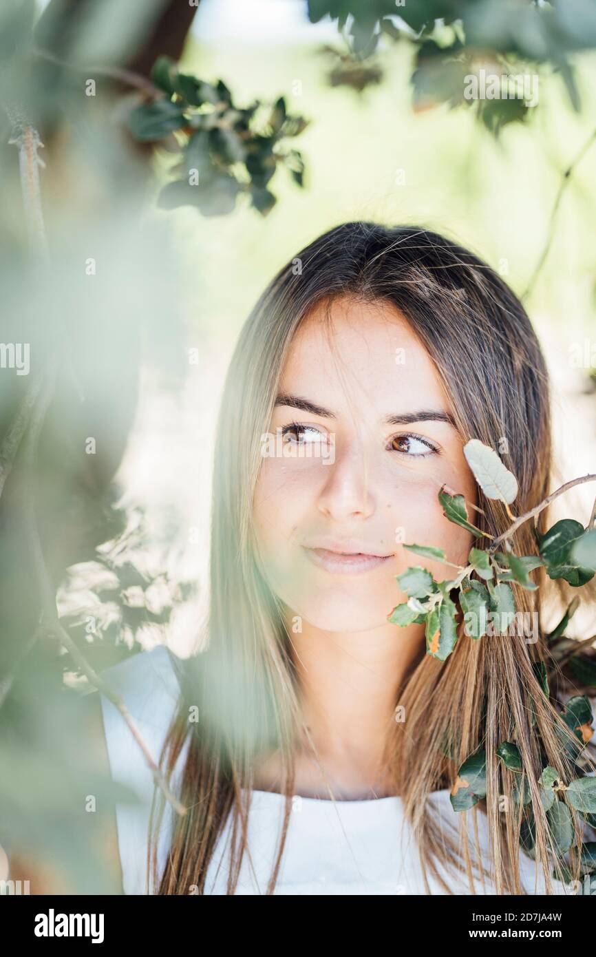 Women standing under tree hi-res stock photography and images - Alamy