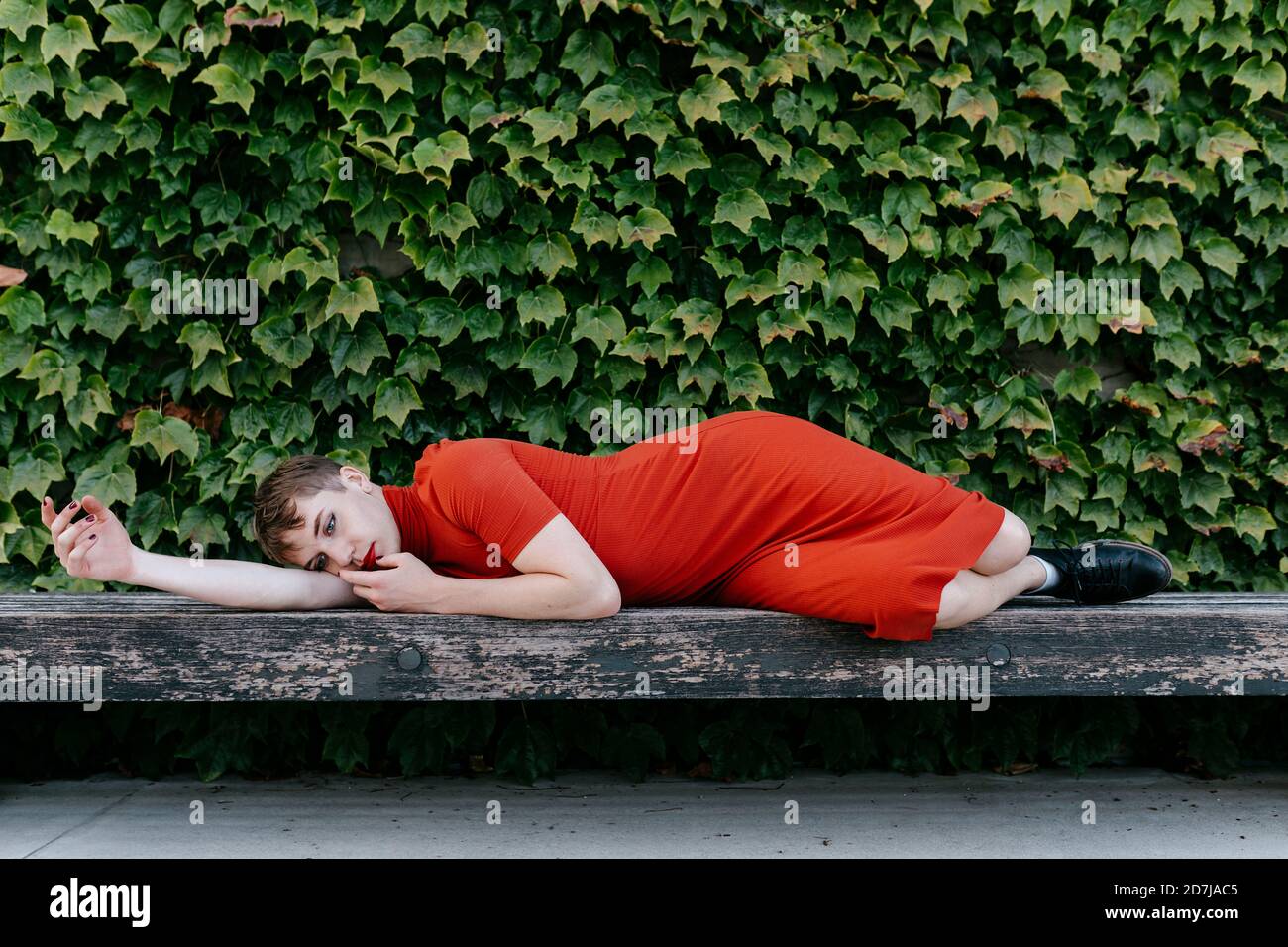 Sleeping on park bench hi-res stock photography and images - Alamy