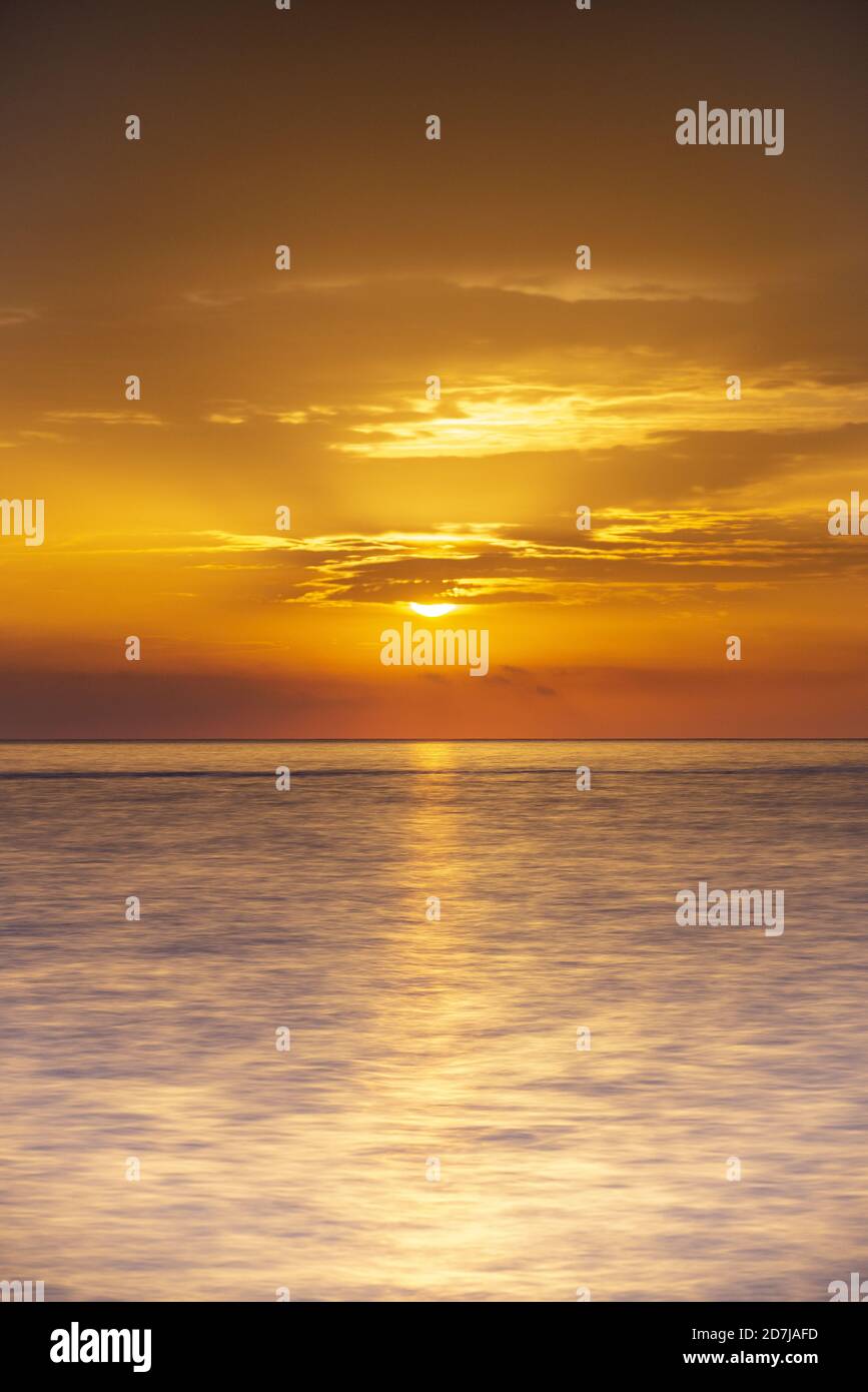 Vertical sunset backdrop hi-res stock photography and images - Alamy