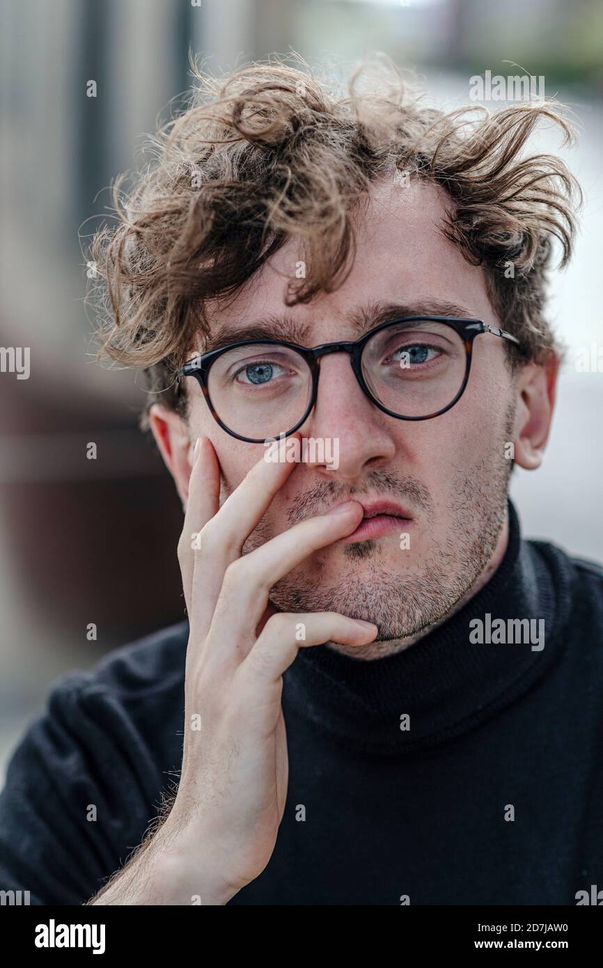 Portrait sad man hi-res stock photography and images - Alamy