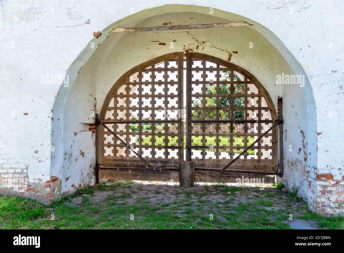 Metal gate brick wall home hi-res stock photography and images - Alamy