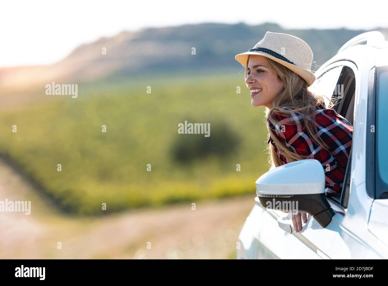 Leaning into car window hi-res stock photography and images - Alamy
