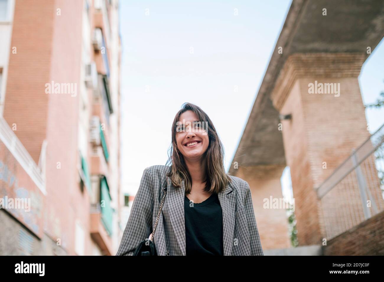 Young women exterior hi-res stock photography and images - Alamy
