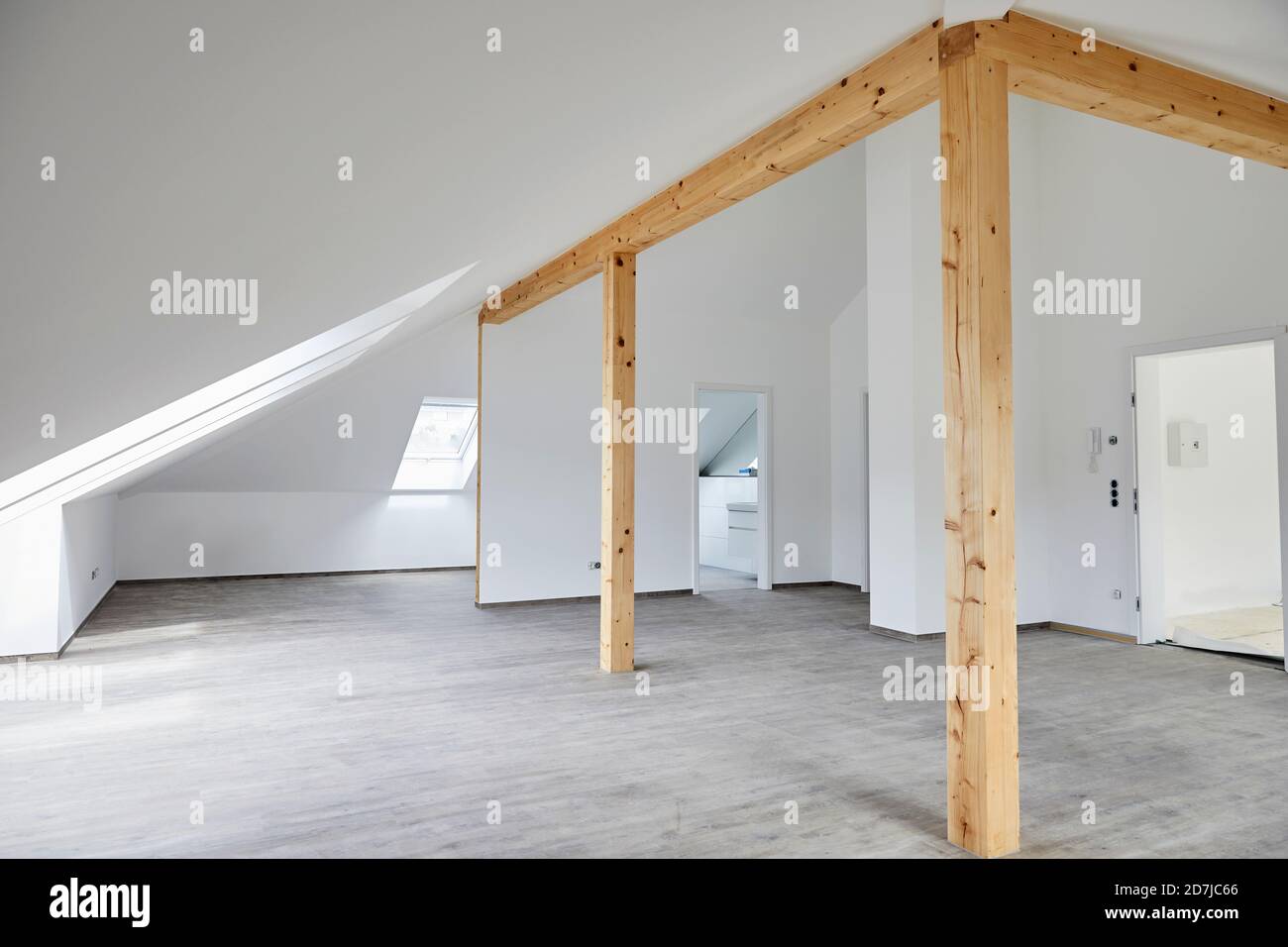 Empty column hi-res stock photography and images - Alamy