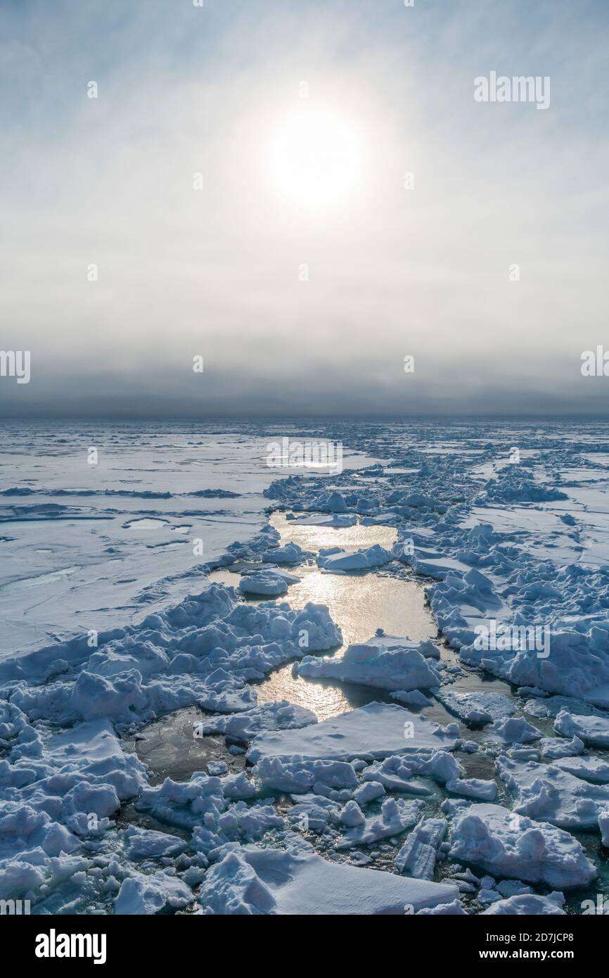 Circle of sun shining hi-res stock photography and images - Alamy