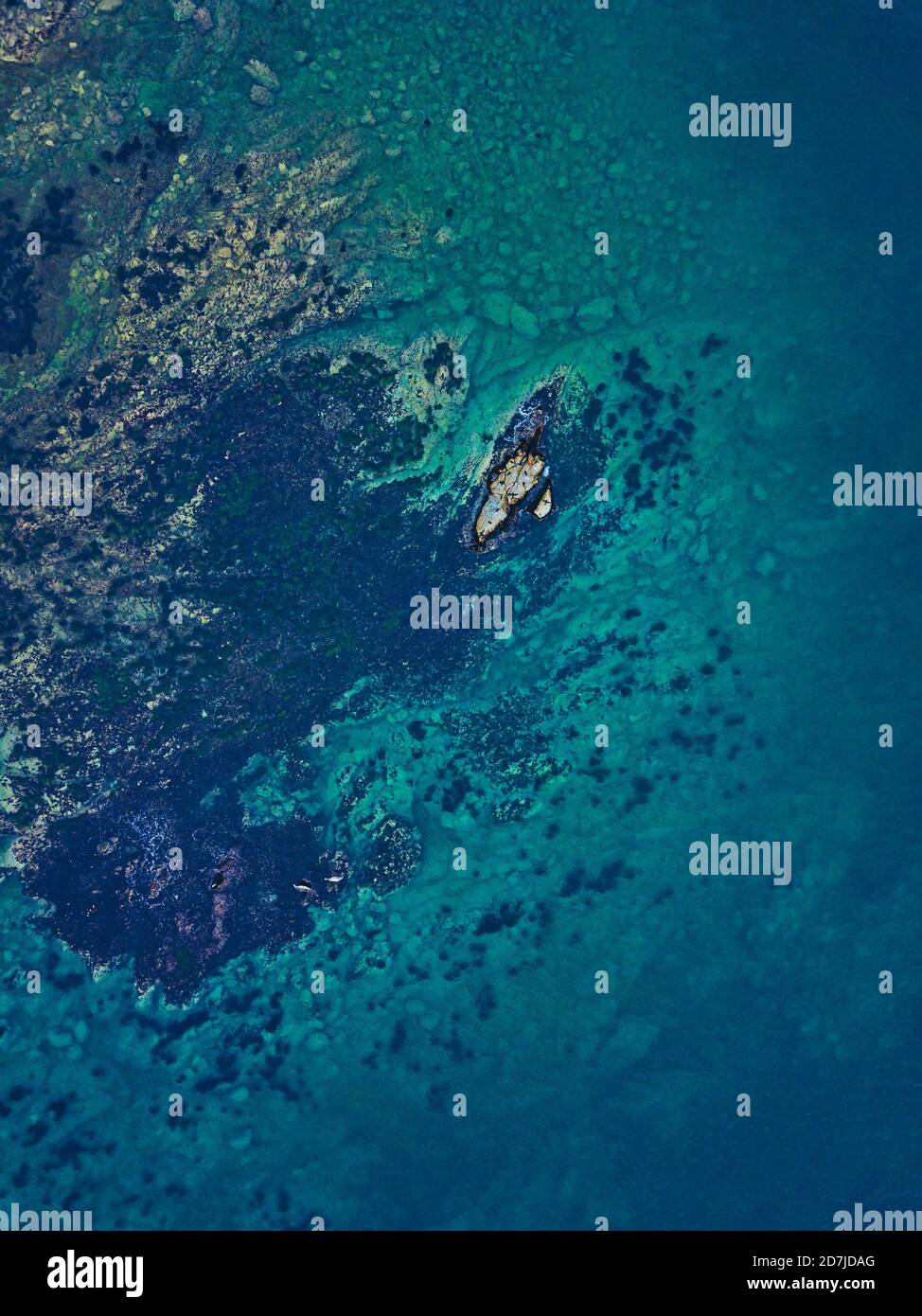 Rock in the sea hi-res stock photography and images - Alamy