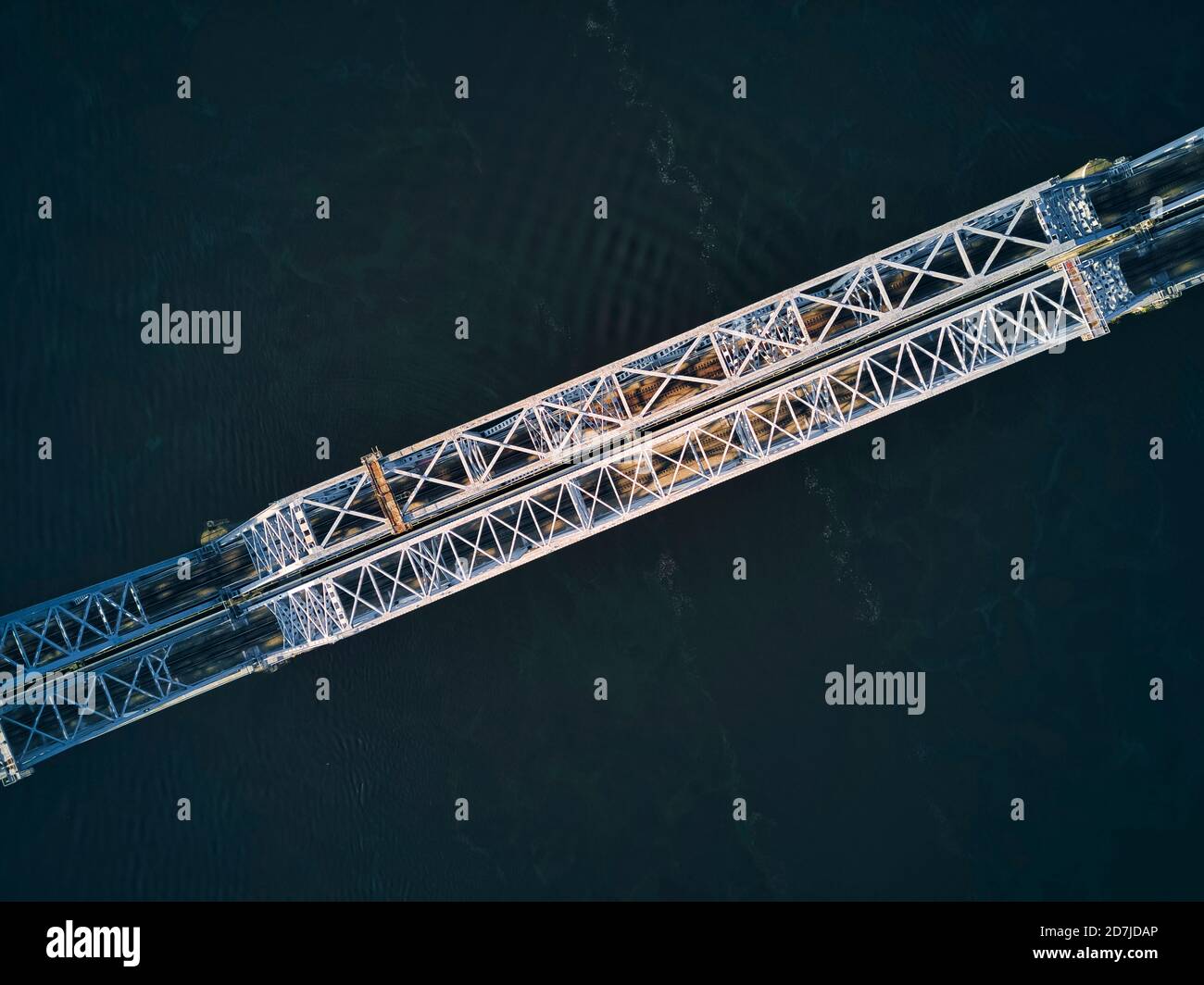 Overhead railway bridge hi-res stock photography and images - Alamy