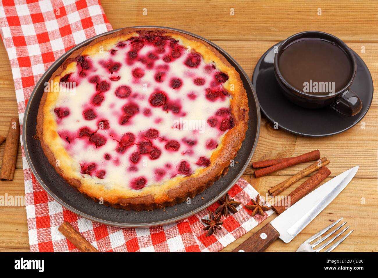 Vegetarian raspberry pastry tart hi-res stock photography and images ...