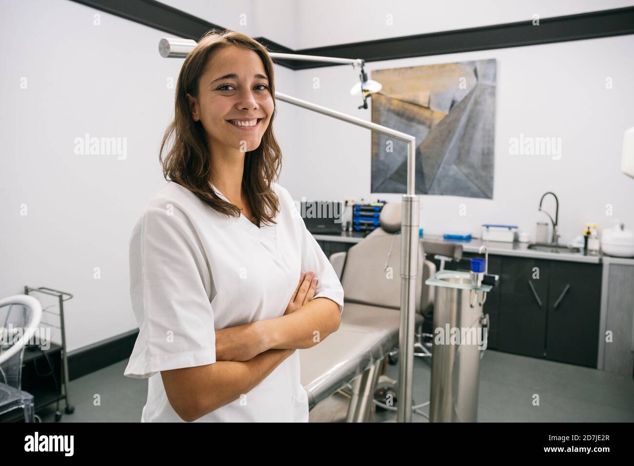 Female dentist and assistant hi-res stock photography and images - Alamy