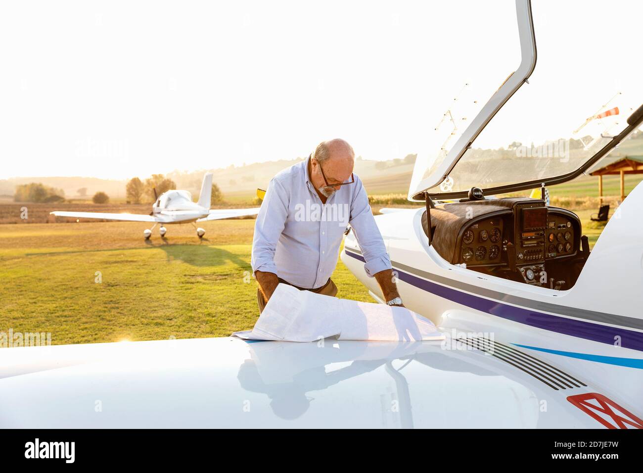 Senior man map hi-res stock photography and images - Alamy