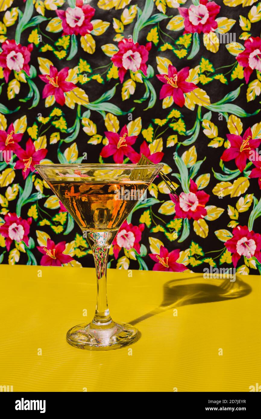 Alcohol yellow background hi-res stock photography and images - Alamy