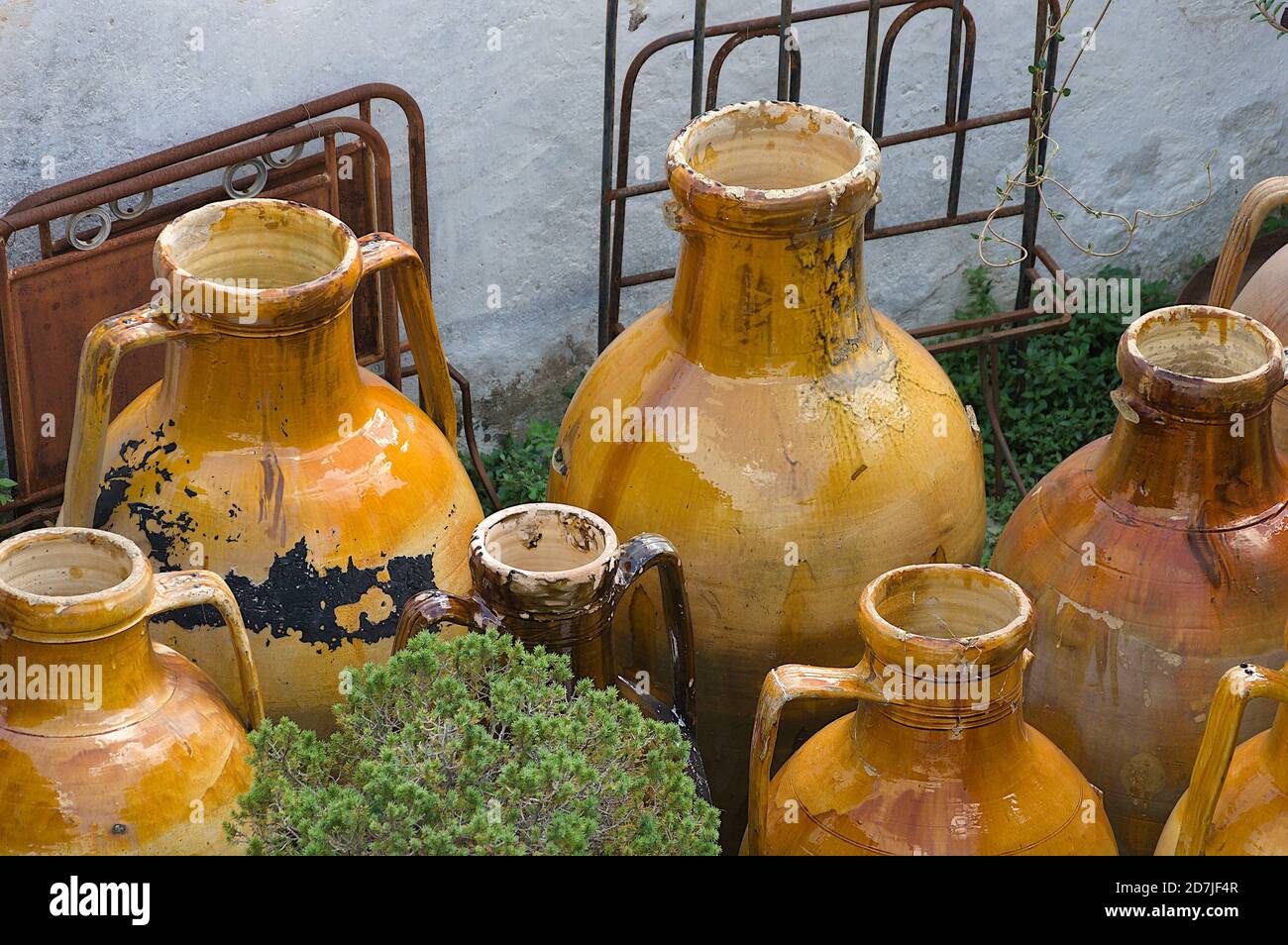Terracotta jars hi-res stock photography and images - Alamy