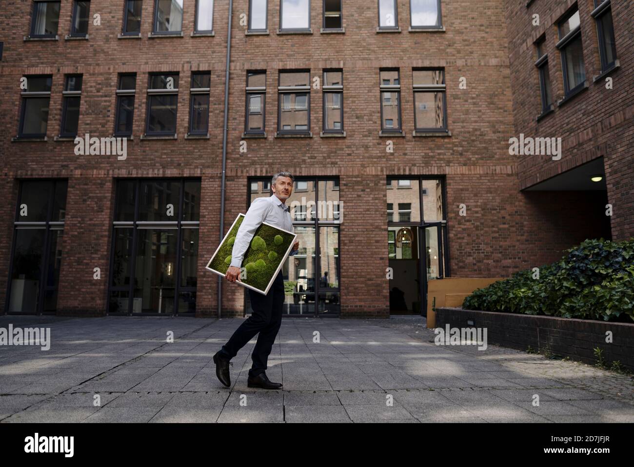 Man carrying frame hi-res stock photography and images - Alamy