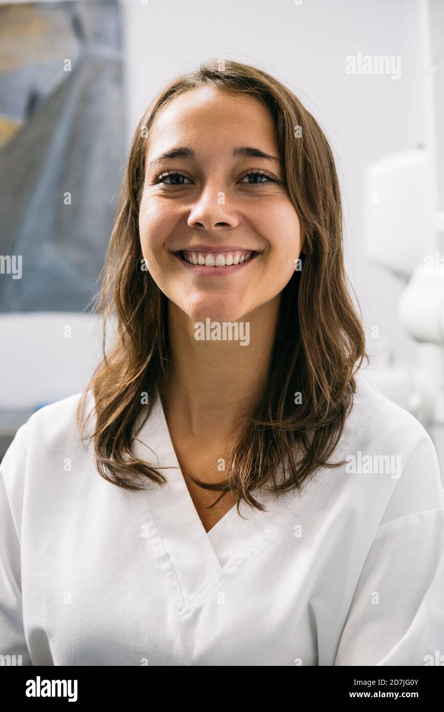 Female nursing assistant hi-res stock photography and images - Alamy
