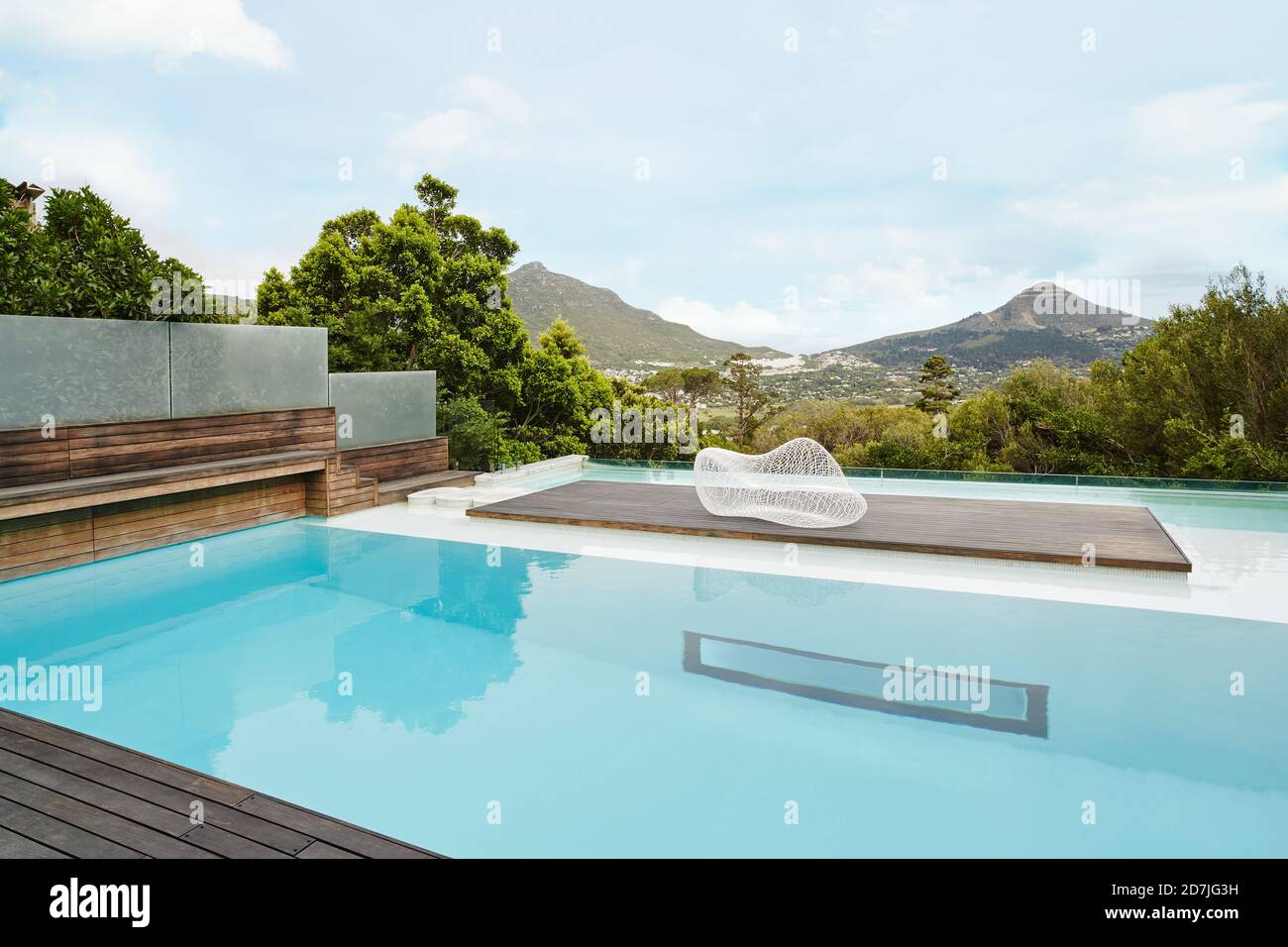 Empty hotel swimming pool hi-res stock photography and images - Alamy