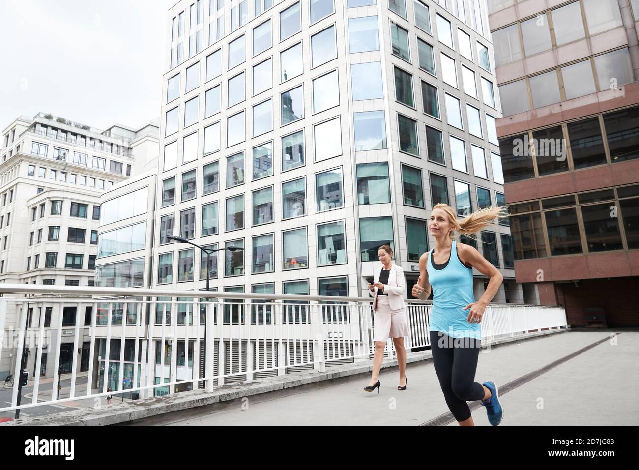 Professional people running hi-res stock photography and images - Alamy