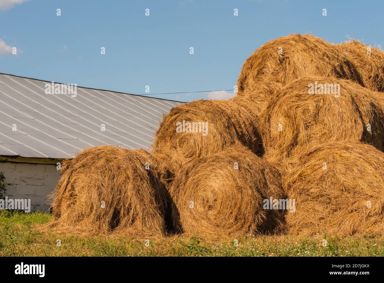Hay bale pyramid hi-res stock photography and images - Alamy