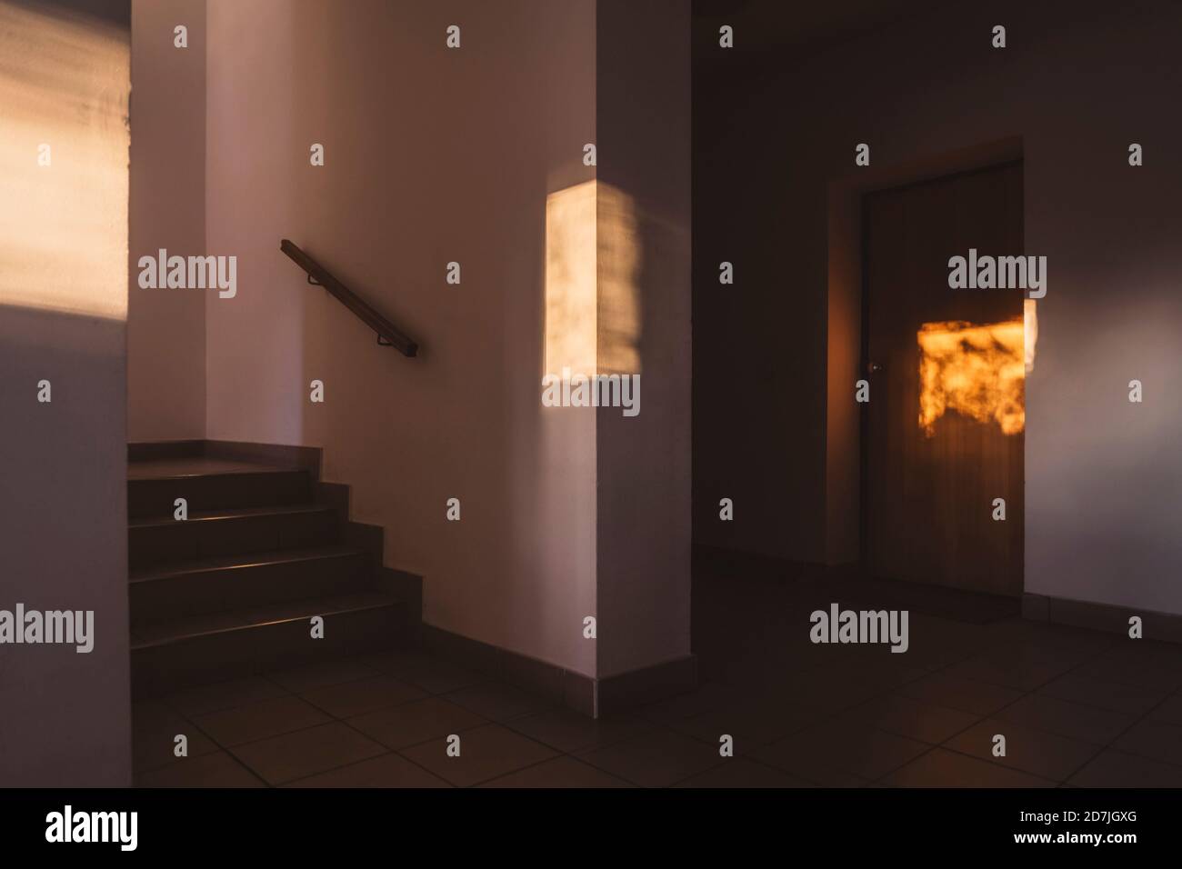 Sunlight on building hi-res stock photography and images - Alamy