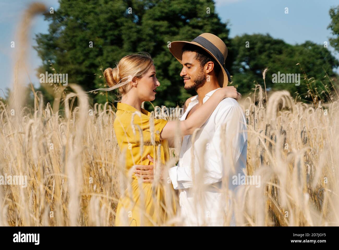 Romantic couple on sunny hi-res stock photography and images - Alamy