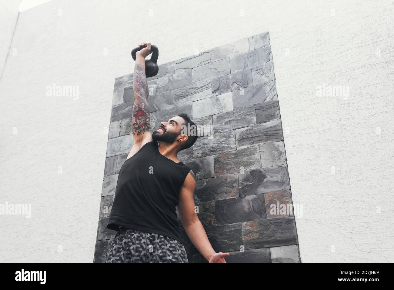 Muscular men lifting kettlebell hi-res stock photography and images - Alamy