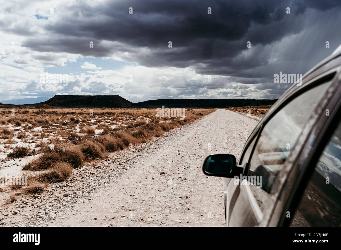 Car driving on an empty road hi-res stock photography and images - Alamy