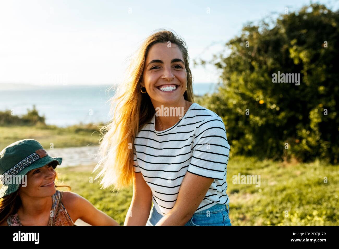 Happy weekend fun sister hi-res stock photography and images - Alamy