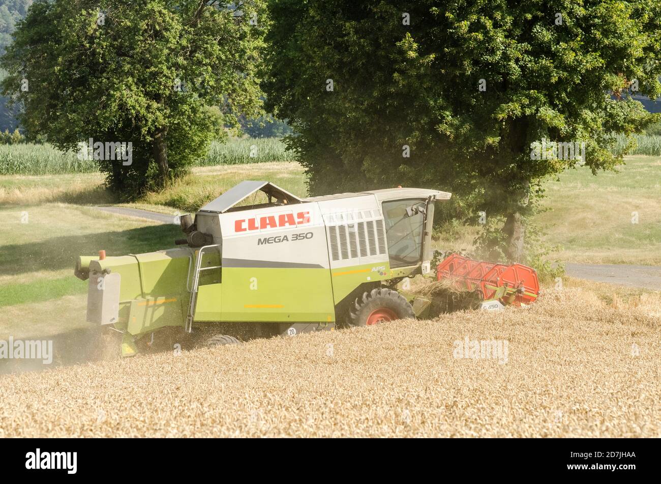 Claas Mega 350 combine harvester with C 450 folding cutterbar in action ...