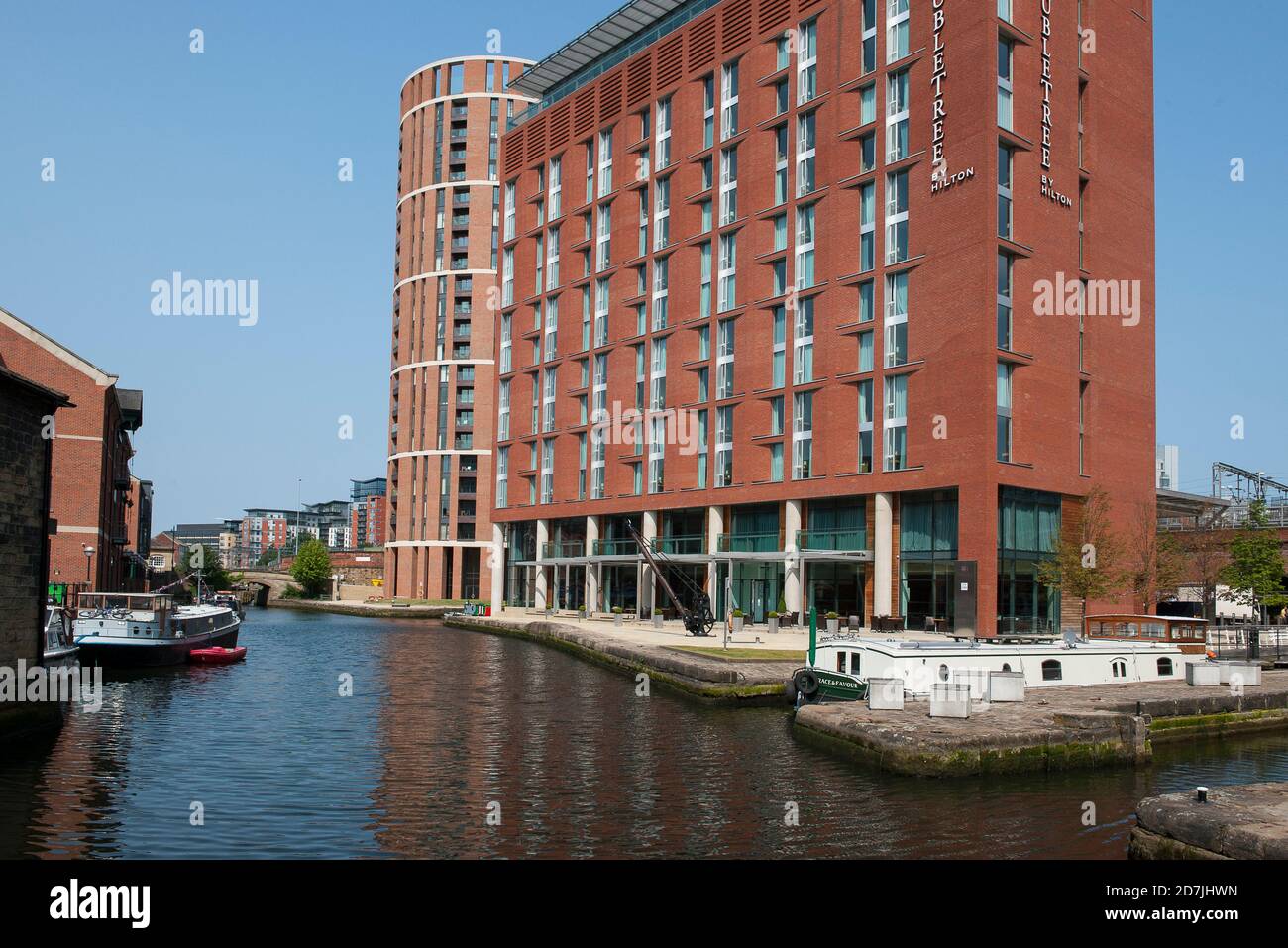 Leeds canal granary wharf hi-res stock photography and images - Alamy
