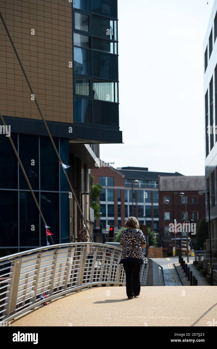 Leeds pedestrian bridge hi-res stock photography and images - Alamy