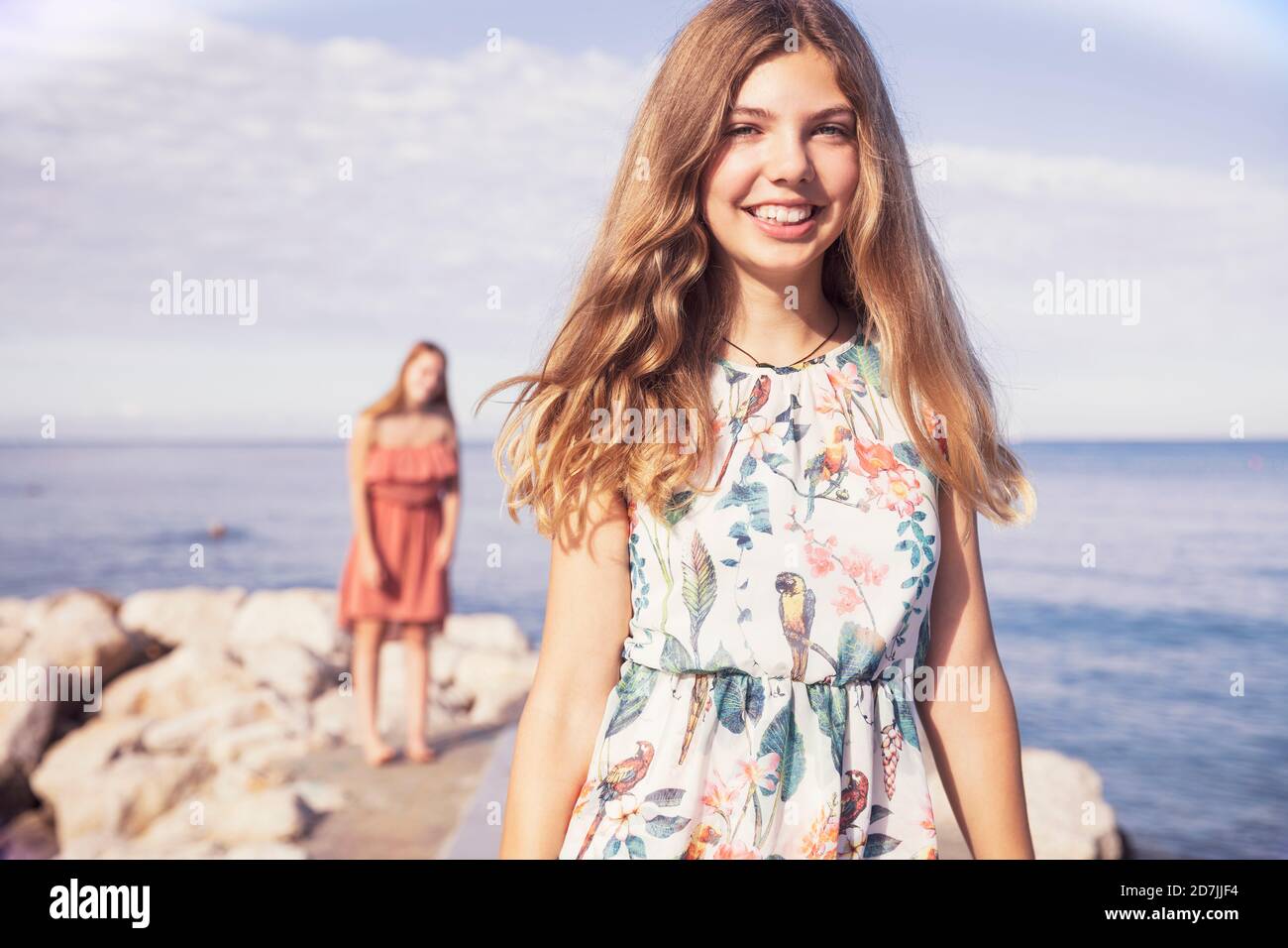 Friends standing sidewalk hi-res stock photography and images - Alamy