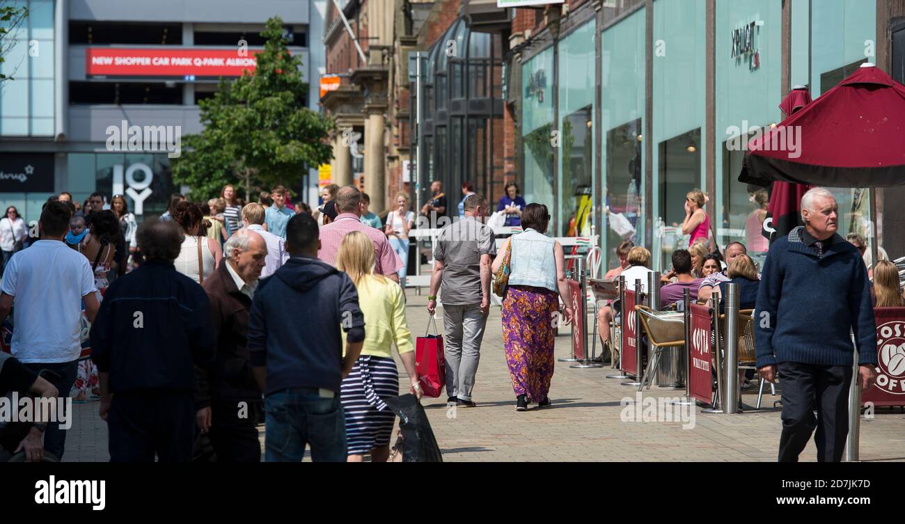 Pedestrianised shopping street in Leeds city centre, West Yorkshire ...