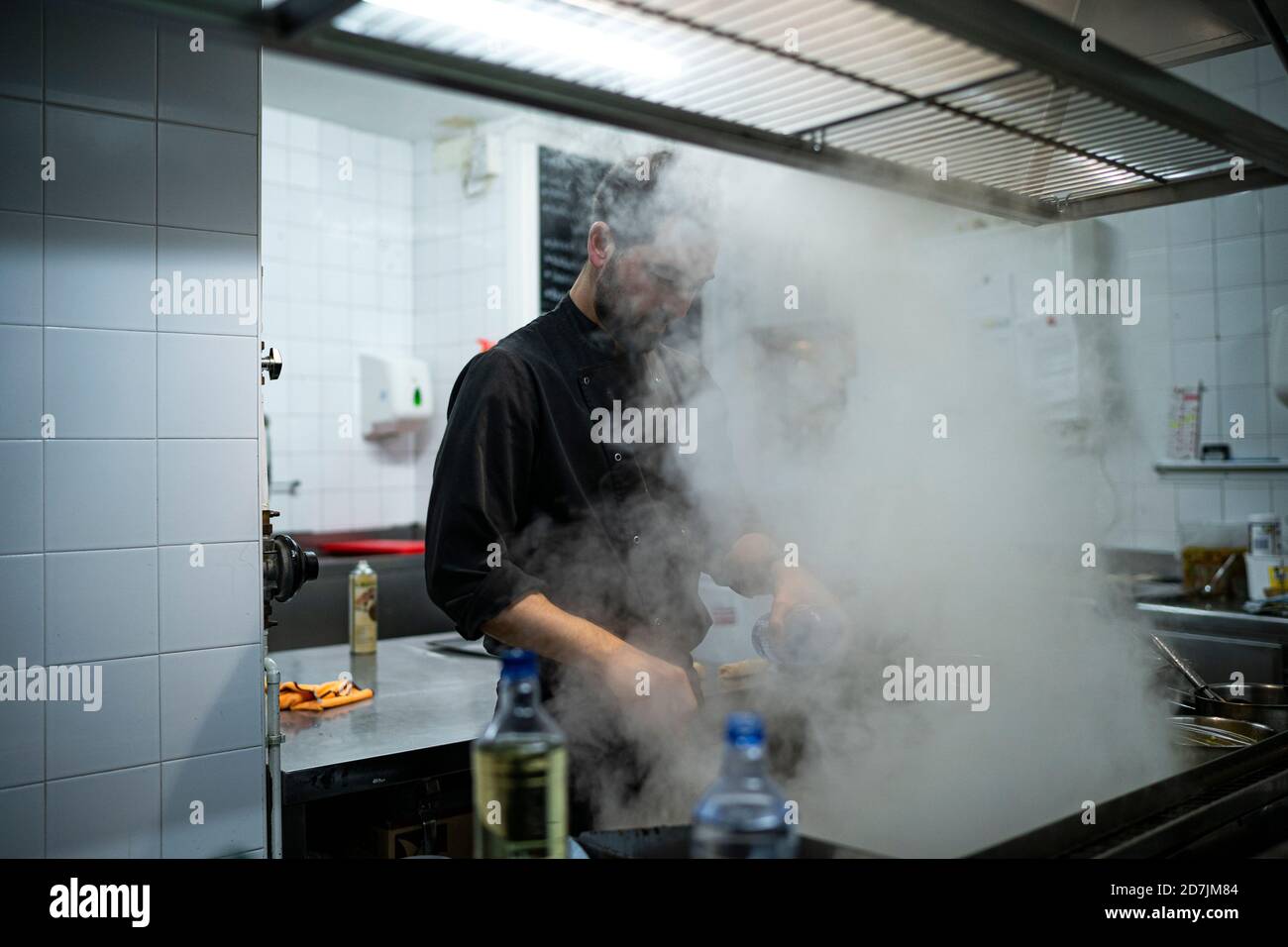 Commercial chef hi-res stock photography and images - Alamy