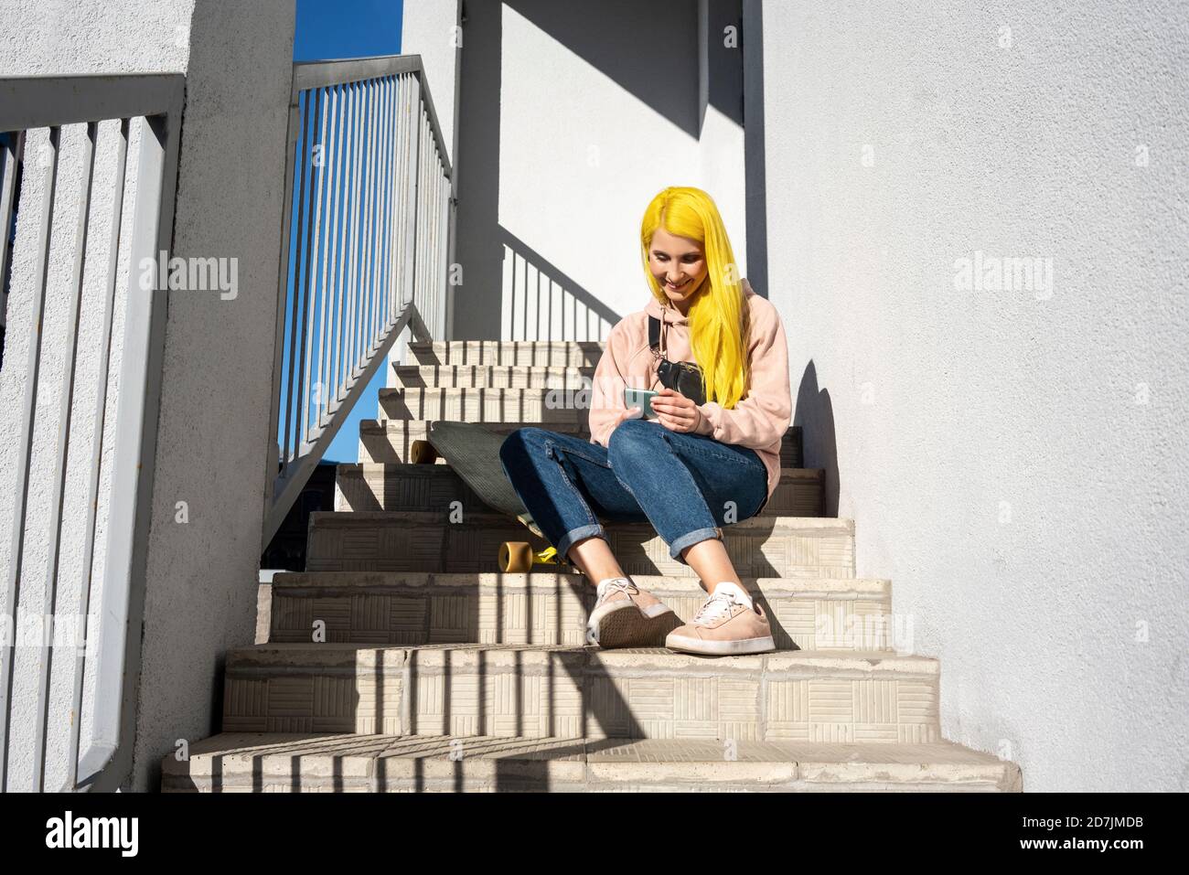 Crowd people sitting on steps hi-res stock photography and images - Alamy