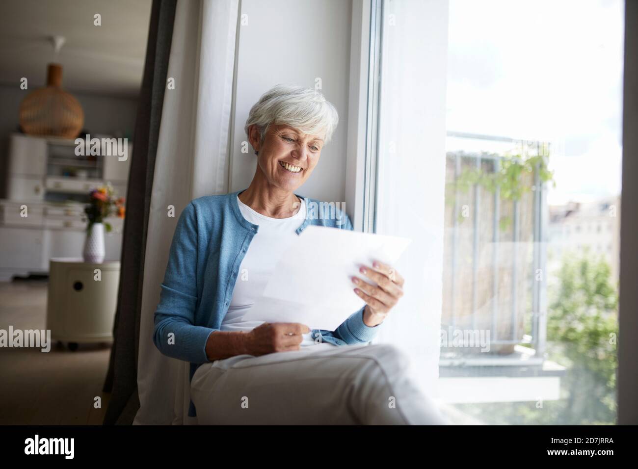 Happy women looking letter hi-res stock photography and images - Alamy