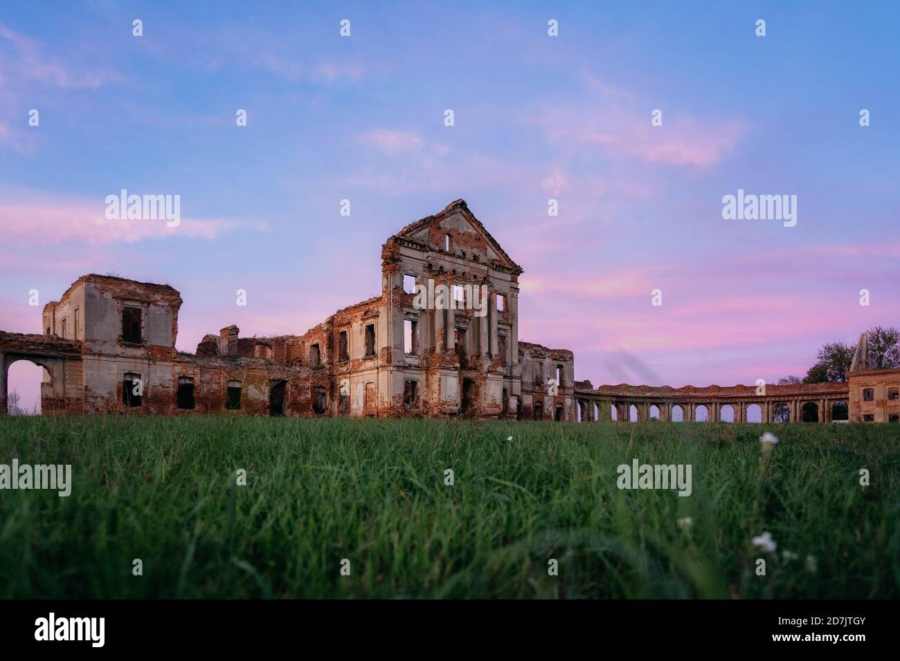 Late classicism architecture hi-res stock photography and images - Alamy