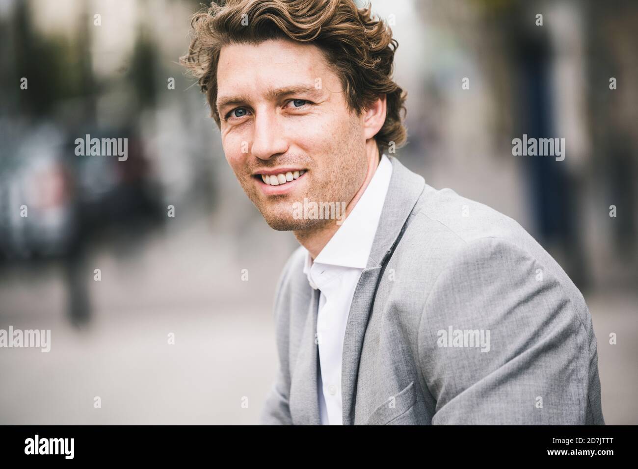 Businessman dressed in formal hi-res stock photography and images - Alamy