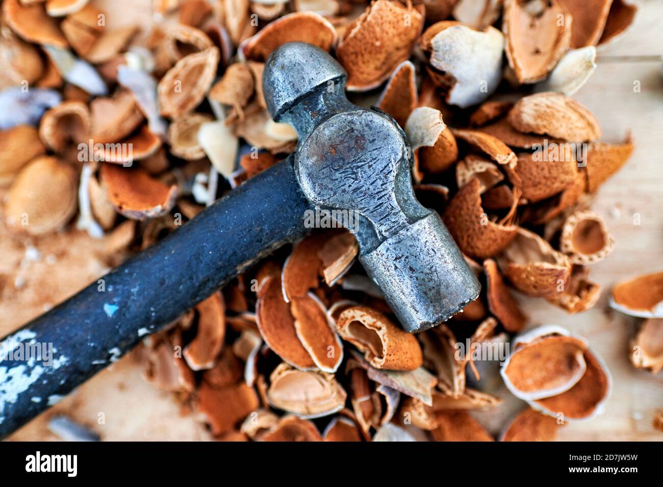 Overhead hammer hi-res stock photography and images - Alamy