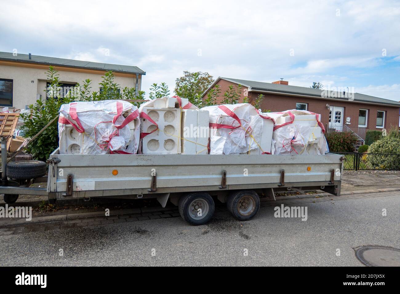Car trailer trash hi-res stock photography and images - Alamy