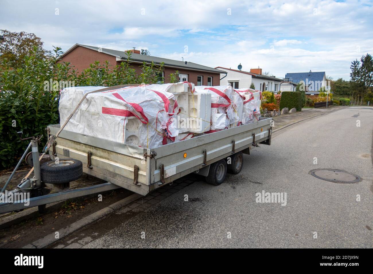 Car trailer trash hi-res stock photography and images - Alamy